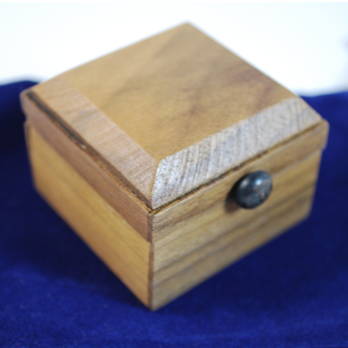 Tommy Wonder’s Card In Ring Box by Tabman | Magic Collectibles