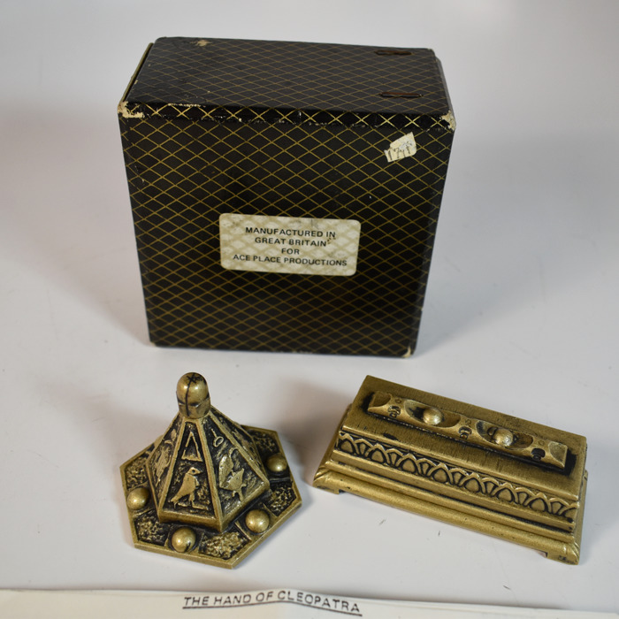 Hand of Cleopatra: original Ace Place Magic | Magic Collectibles